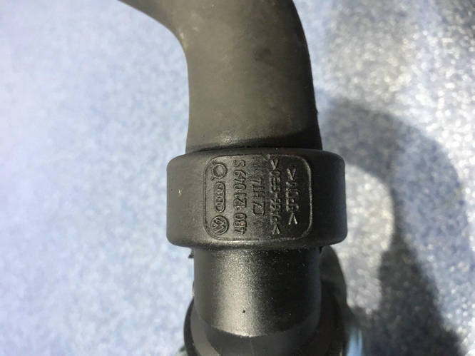 Купити Патрубок термостата Audi A4 B8 \ A5\ Q5\ A6 2,0 tdi 03G121121C ...