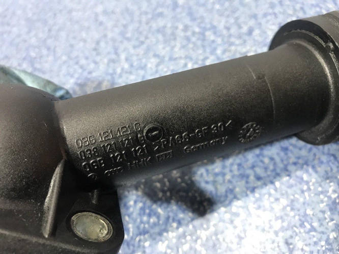 Купити Патрубок термостата Audi A4 B8 \ A5\ Q5\ A6 2,0 tdi 03G121121C ...