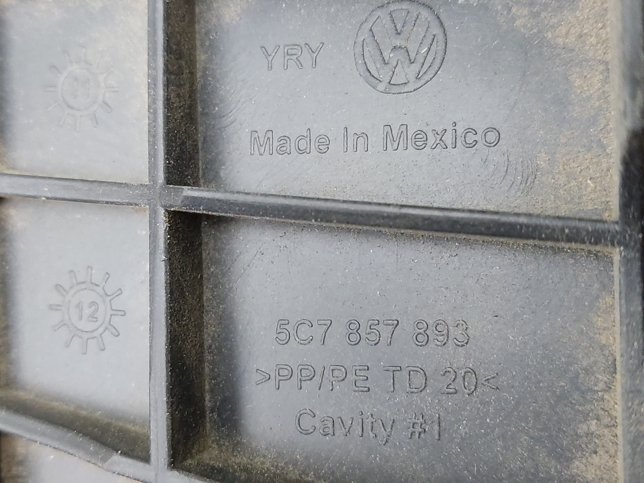 Кронштейн кріплення направляюча торпеди торпедо лівий VW Jetta A6 (2015 ...