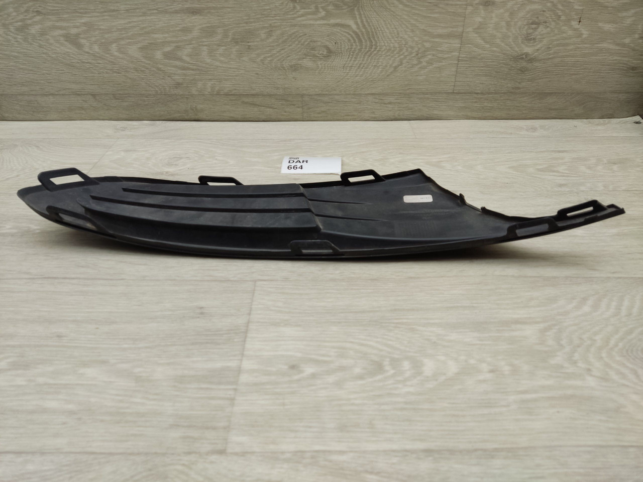 Купить Решітка заглушка туманки протитуманної фари ліва VW Jetta A6 ...