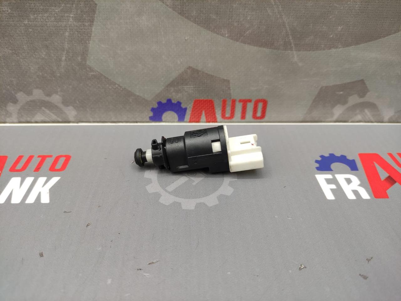 Датчик включения стоп-сигнала 8200276361 для Dacia/ Nissan/ Opel ...