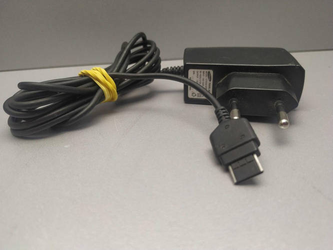 Купить Заряднее устройство адаптер для мобильного телефона Б/У Сетевая ...