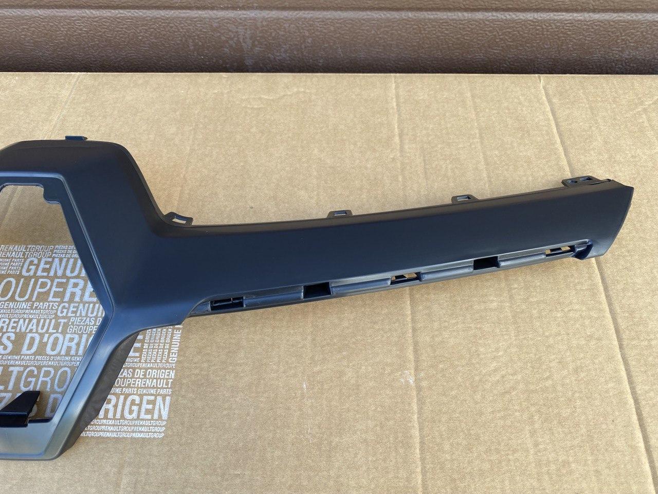 Декоративна накладка решітки радіатора 620783923R Renault Megane 3 2014 ...