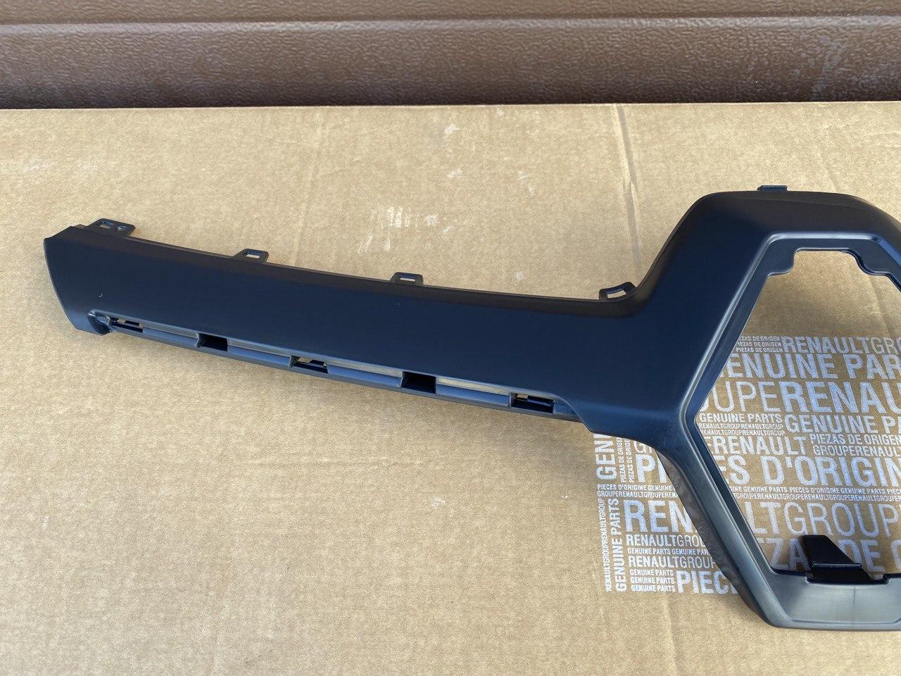 Декоративна накладка решітки радіатора 620783923R Renault Megane 3 2014 ...