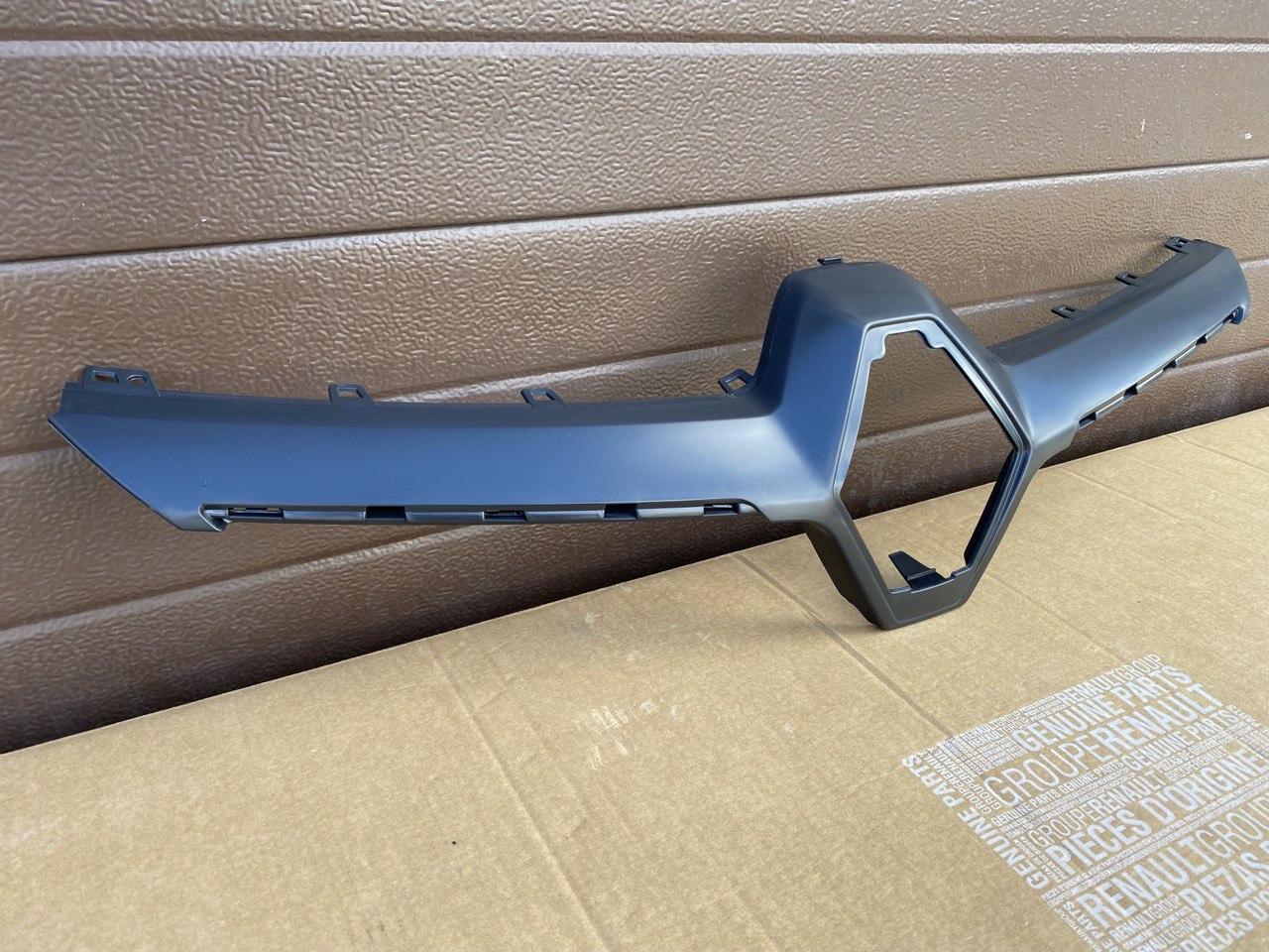 Декоративна накладка решітки радіатора 620783923R Renault Megane 3 2014 ...