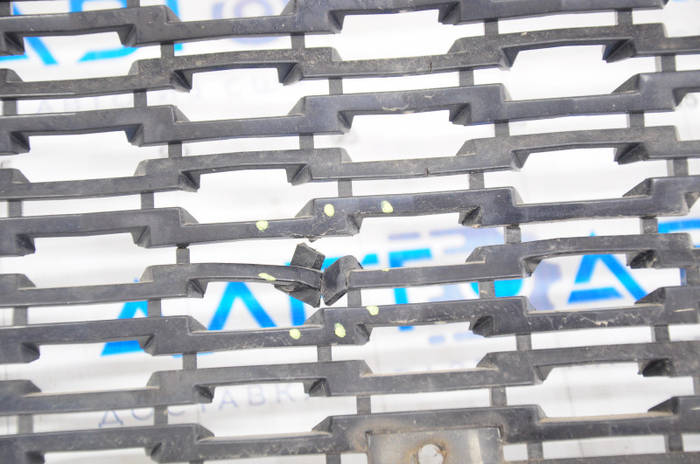 Решетка радиатора grill центральная Chevrolet Malibu 14-15 рест ...