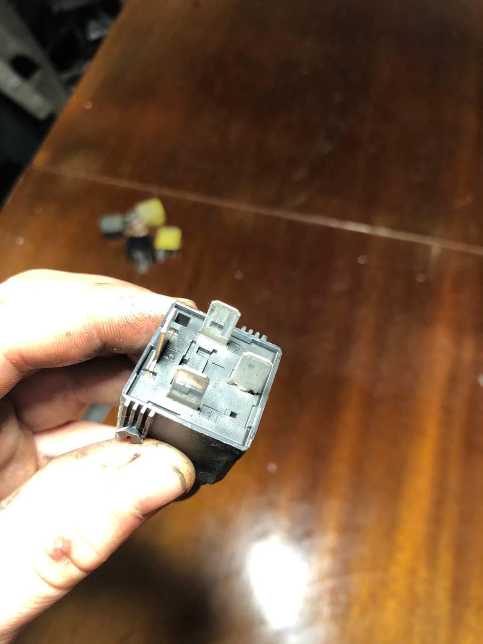 Купить Реле топливного насоса A0025421319 для Mercedes W 169 W 168 W ...