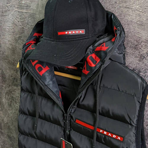 Жилетка Prada, цена 1890 грн — Prom.ua (ID#1690411949)