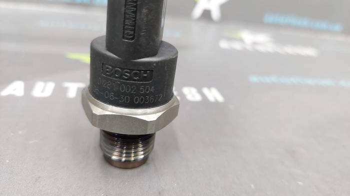 Купить Датчик давления топлива 0281002504, A0041536728 Mercedes Smart ...