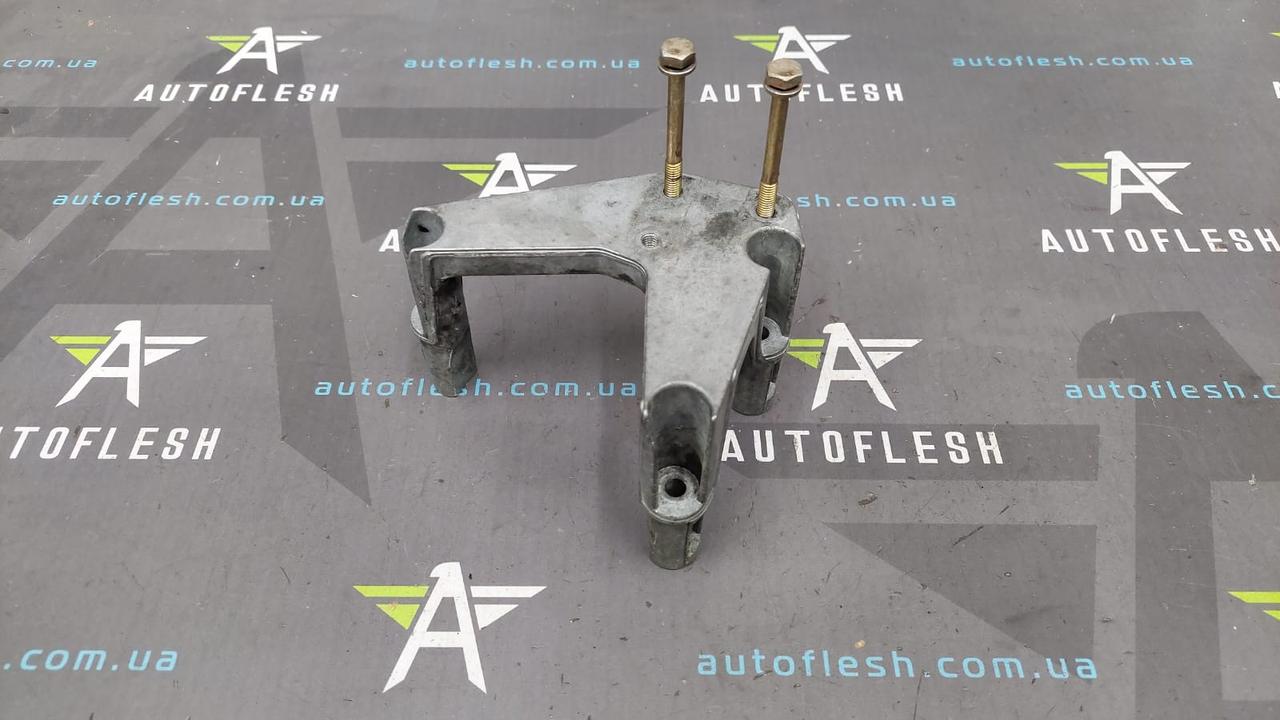 Купити Кронштейн двигуна/ лапа двигуна A6020760335, 2.9 TD Mercedes E ...