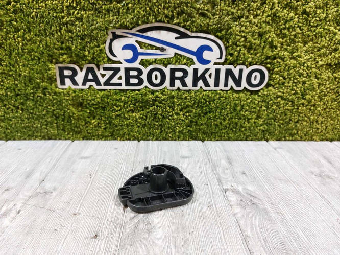 Фіксатор підлокітника на Renault Logan 2 новий Renault Logan 2 (2013 ...