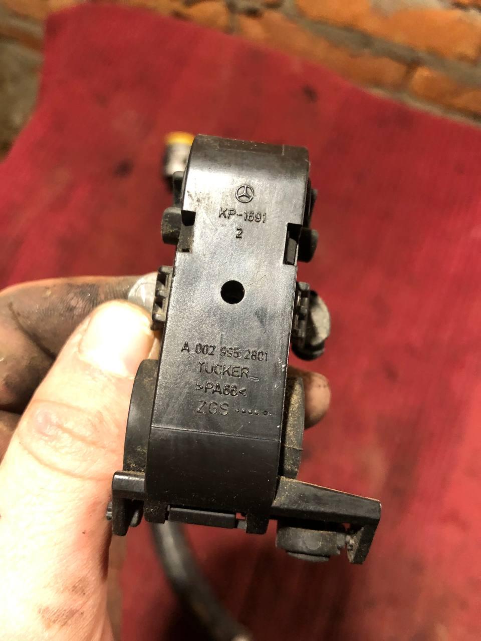 Купить Хомут трубок кондиционера мерседес W211 A0029952801, цена 44 грн ...