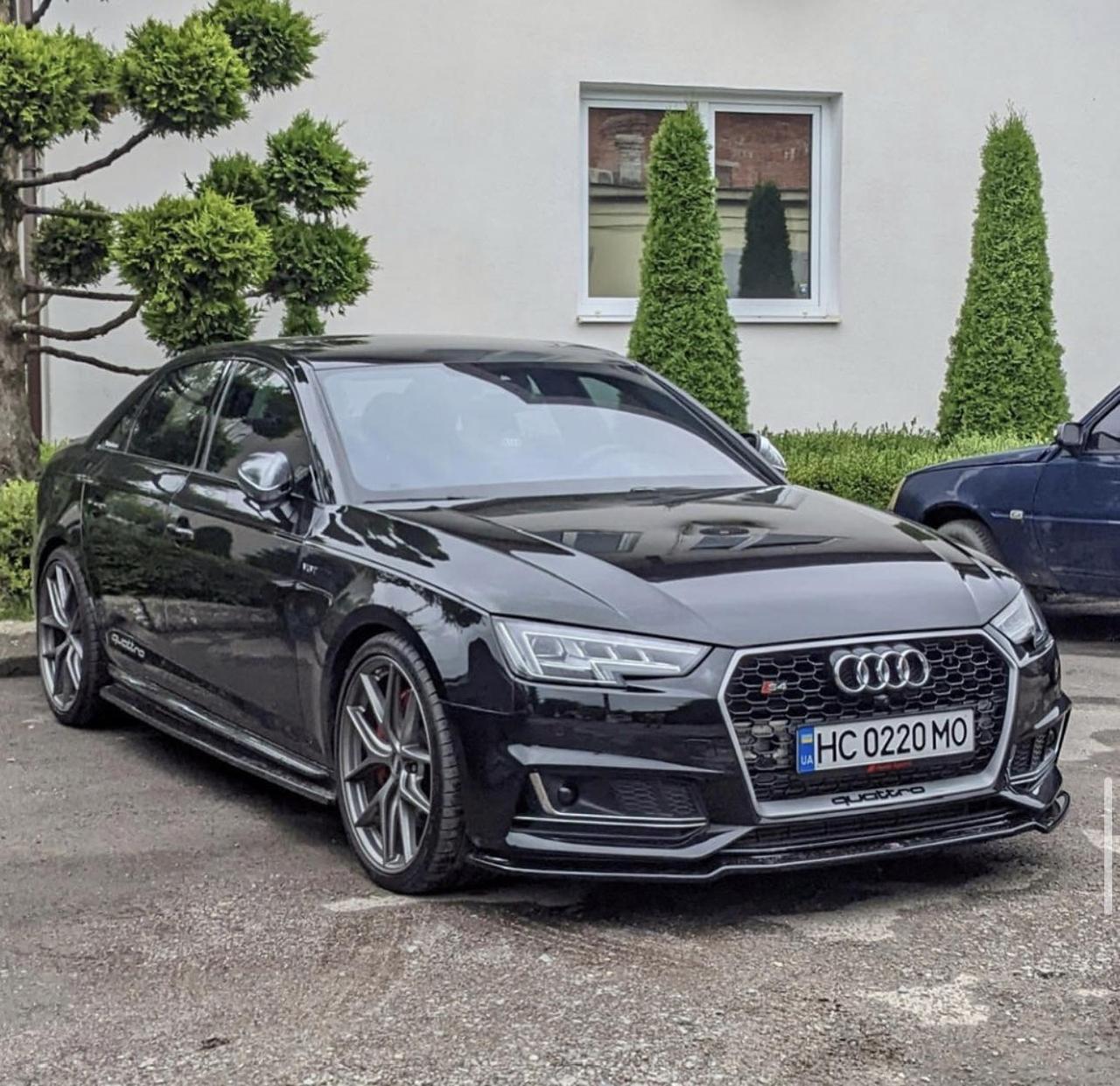 Пороги Audi A4 B9 S-Line / S4 B9 тюнинг элерон обвес - в Украине от компании M-Tuning.