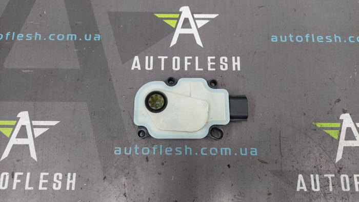 Актуатор жалюзі/привод дефлектора A24041153212, 110949107 Nissan ...