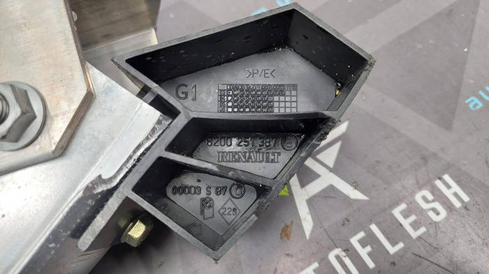 Усилитель бампера заднего 8200021828, 8200010164, 8200010163 Renault ...