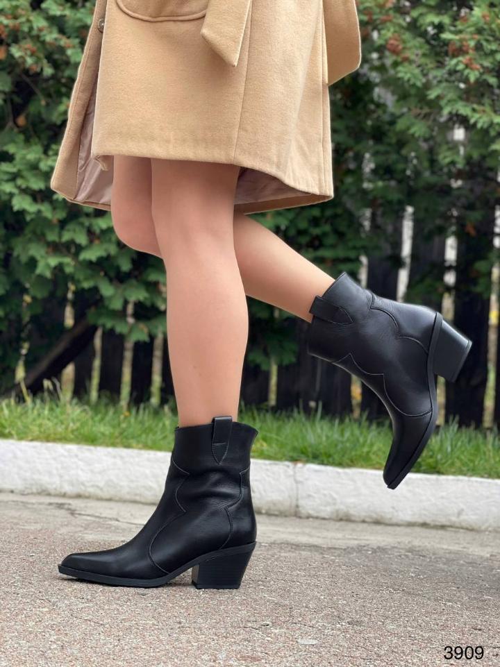 Купить Женские полусапожки казаки кожаные черные демисезонные на ...