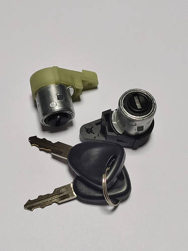 Личинка замка переднего левого/правого (комплект 2 шт) GP Renault ...