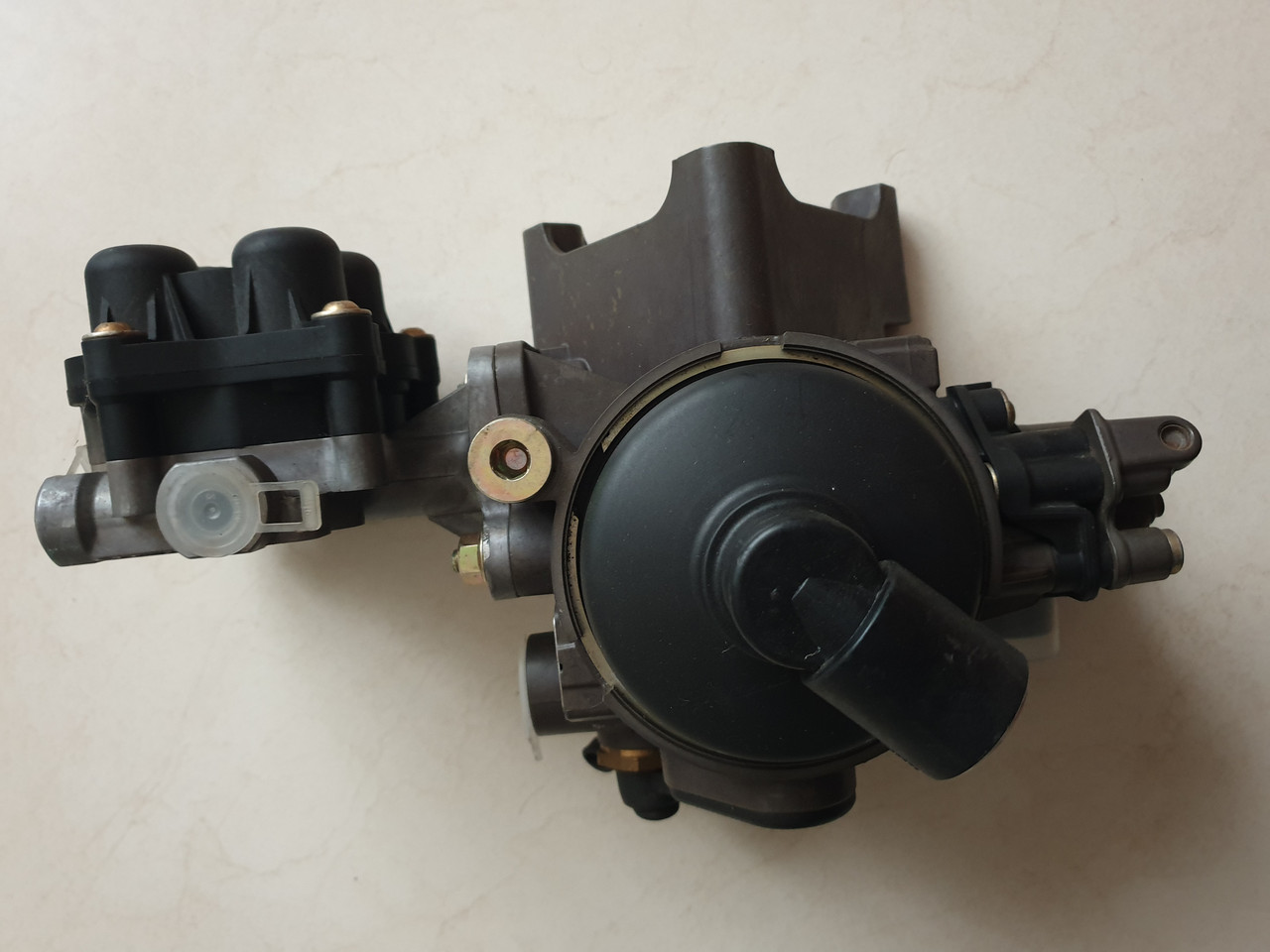 Купити Кран осушувач повітря, Iveco EuroCargo 504288701, Knorr-Bremse ...