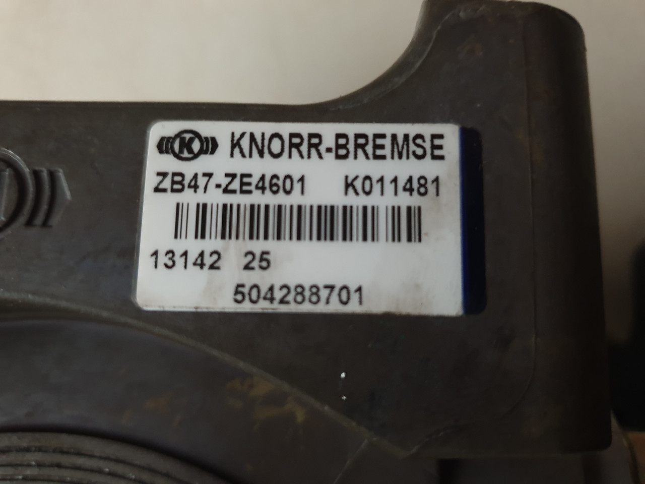 Купити Кран осушувач повітря, Iveco EuroCargo 504288701, Knorr-Bremse ...