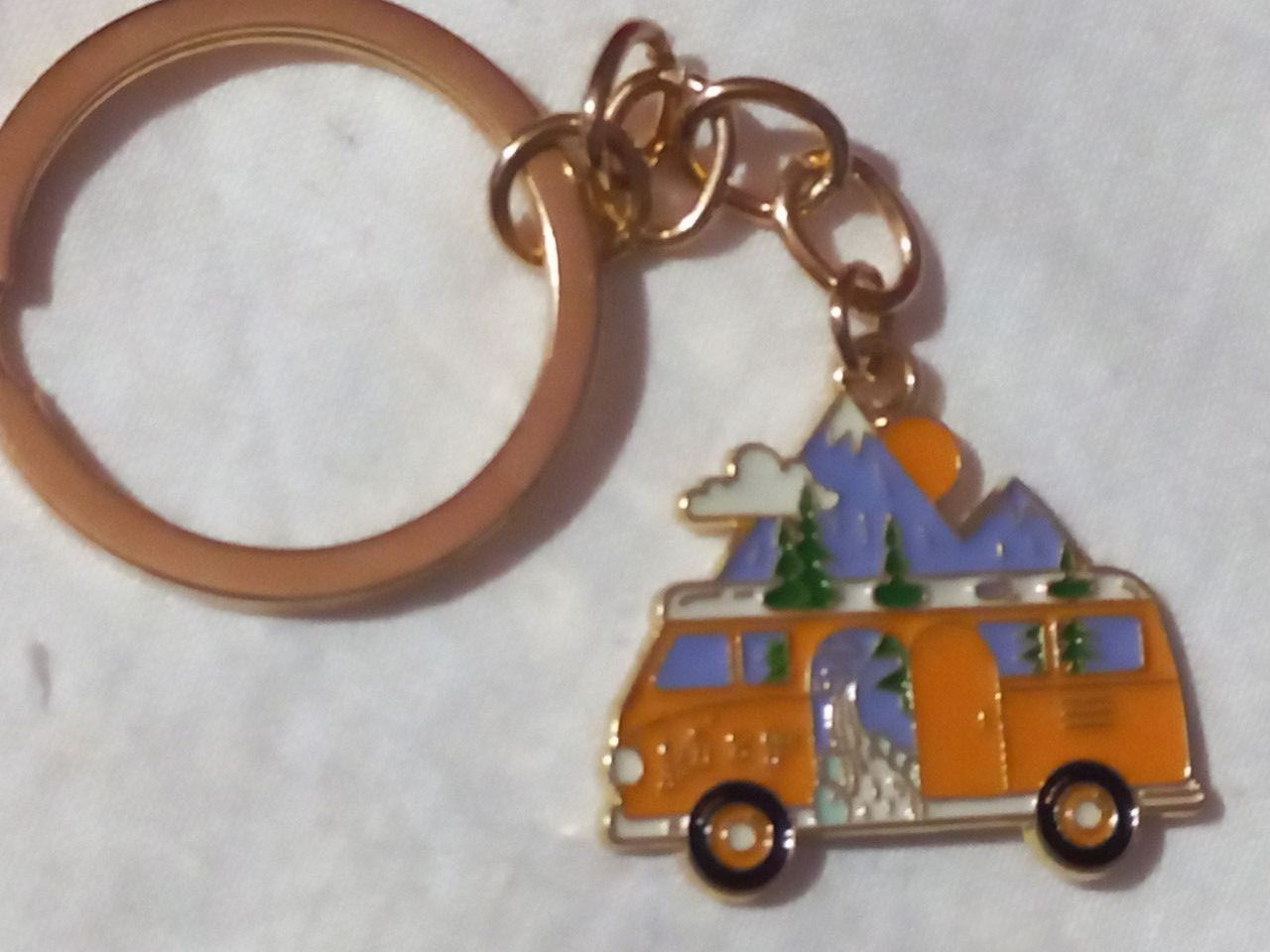 Брелок на Ключи Металл и Эмаль Автобус Туризм Горы — Купить Недорого на ...