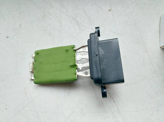 Резистор печки (сопротивление отопителя) на Fiat Doblo (2000-2005-2010 ...