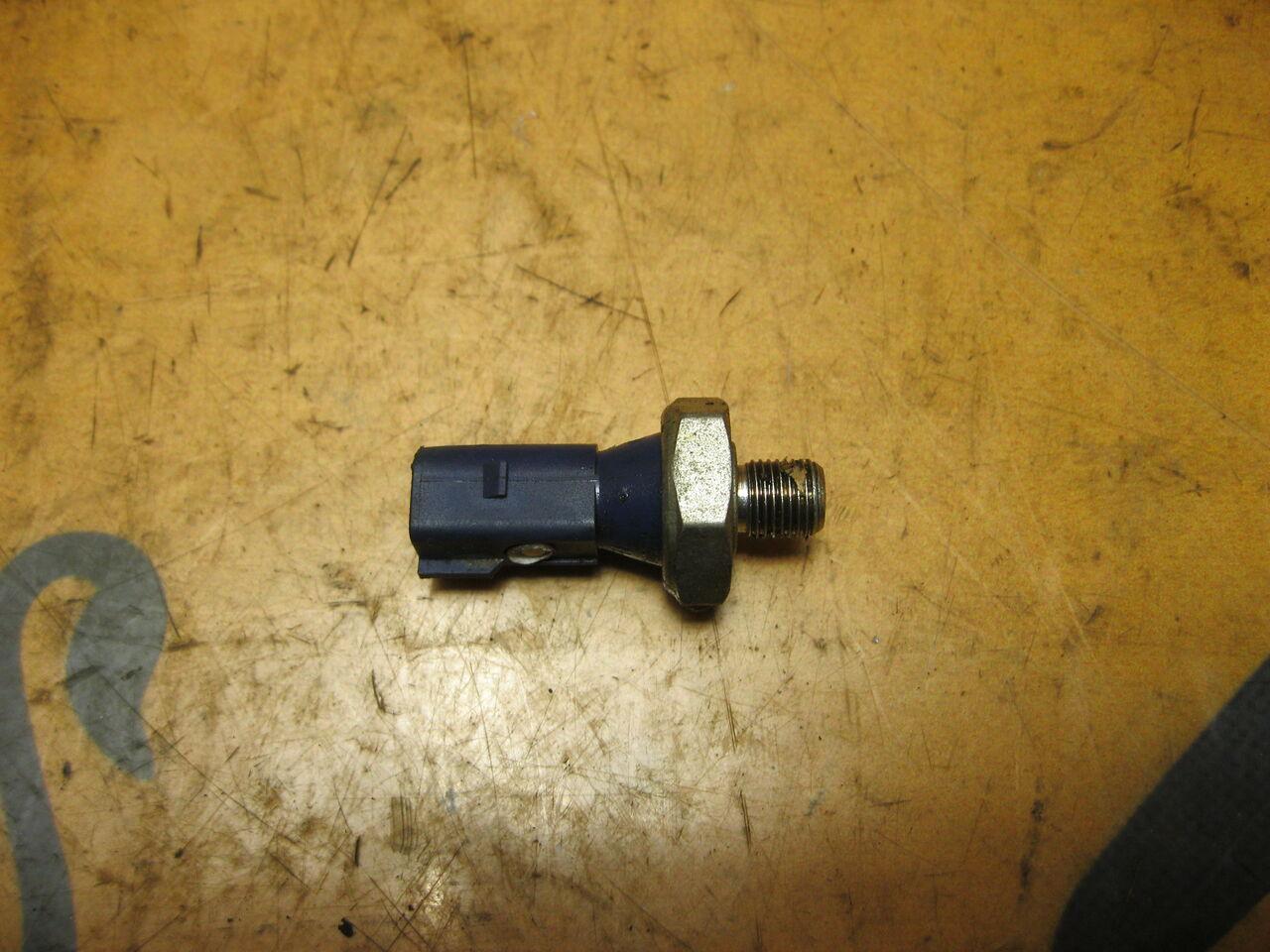 Б/У Датчик давления масла VOLKSWAGEN GOLF VII AUDI A4 A5 A7 06K919081 ...
