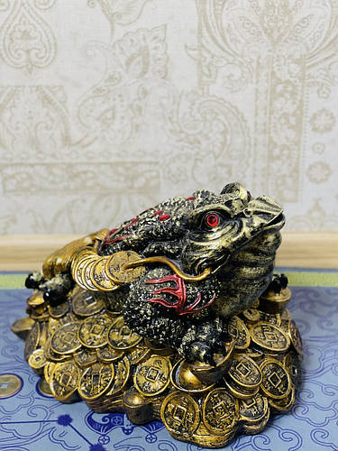 Статуетка Велика Щаслива Денна Жаба з червоними кристалами для Денег 38 27см ціна 1368 грн