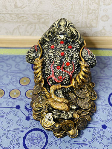 Статуетка Велика Щаслива Денна Жаба з червоними кристалами для Денег 38 27см ціна 1368 грн