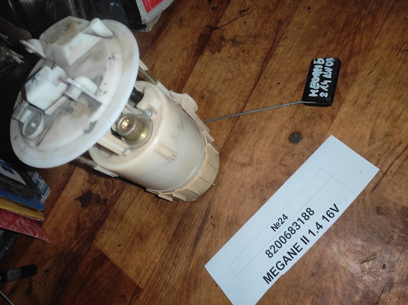 Купить No24 Б/у Модуль топливного насоса с датчиком уровня топлива ...