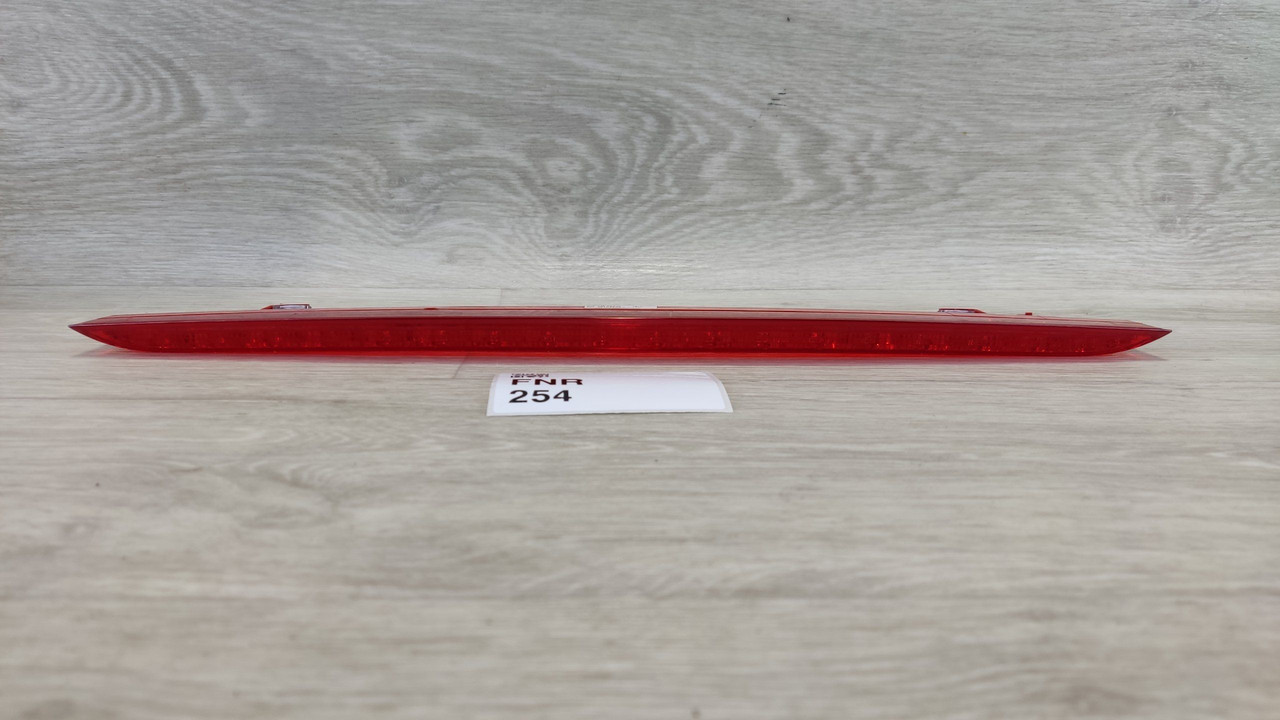 Ліхтар стоп сигнал задній верхній ляди кришки багажника Audi A3 8V Q3 ...