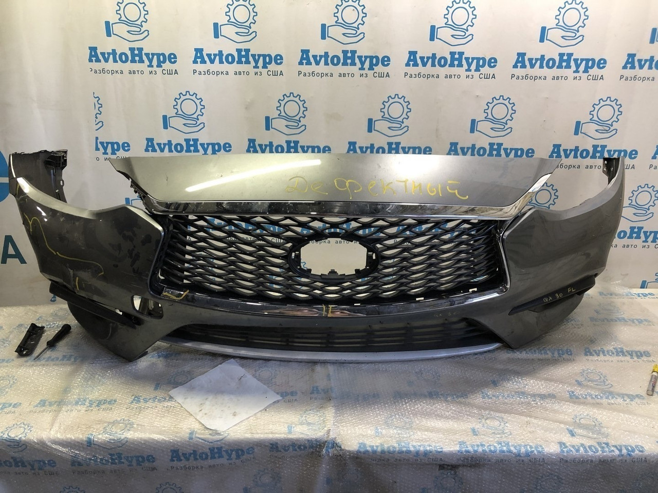 Решетка радиатора grill Infiniti QX30 17- (01) без хрома и значка есть ...