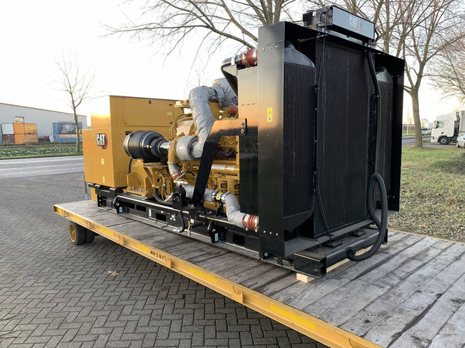 Дизельний генератор Caterpillar C32 1100 kVa 2022 року, ціна 7807400 ...