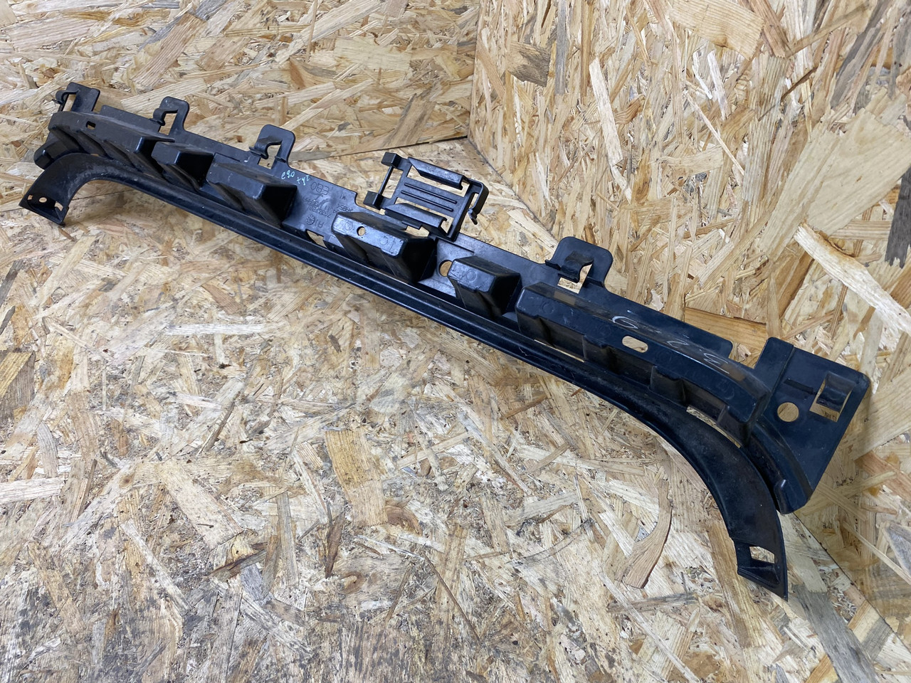 Направляюча Заднього Бампера (середня) BMW E90, 51127058522 — Купить ...