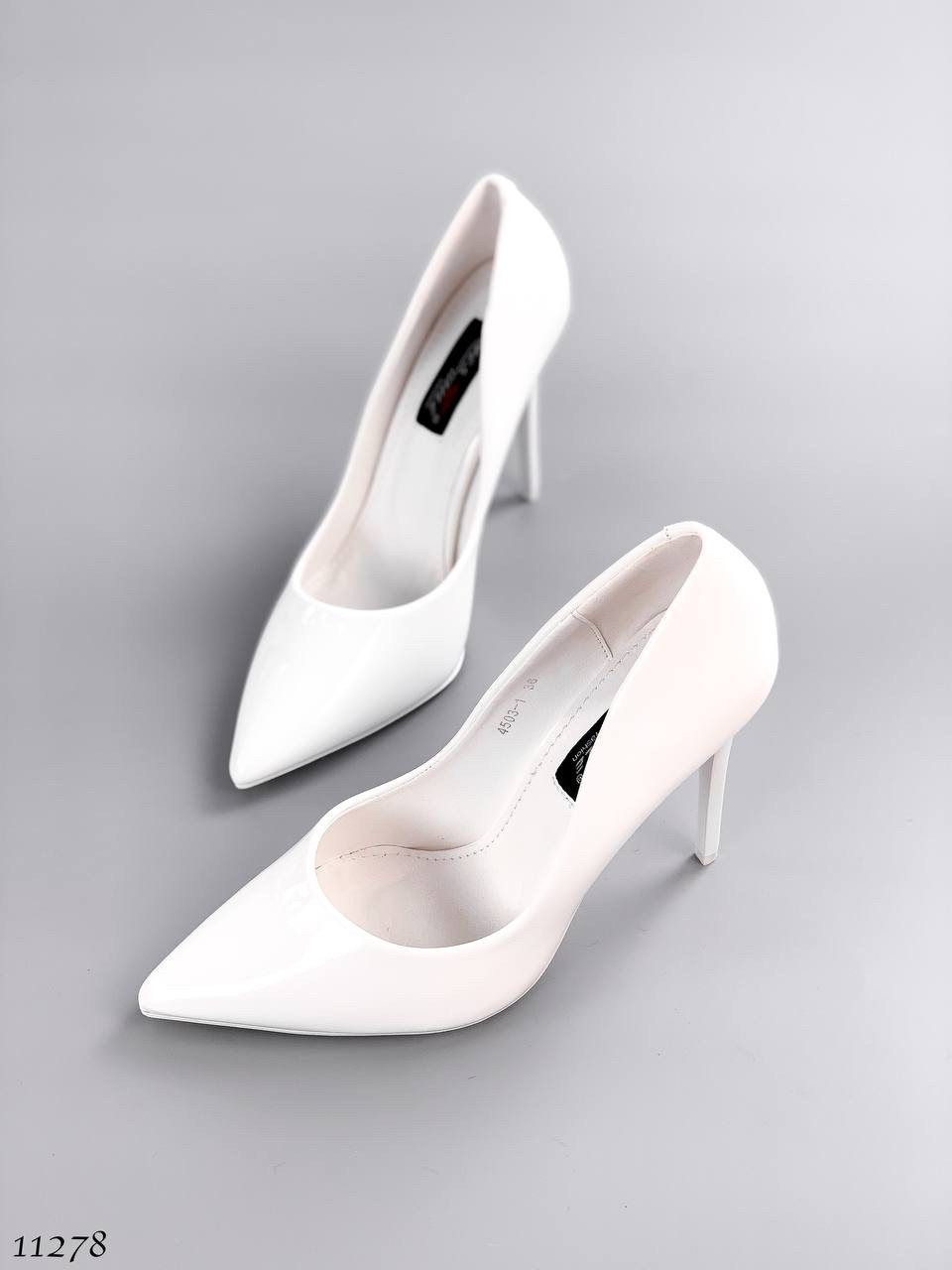 Купити Туфлі лодочки човники жіночі білі лакові на каблуку шпильці 37 39 ціна 1240 ₴ Prom Ua