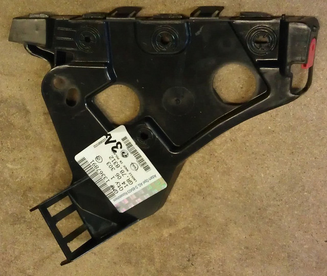 Направляющая переднего бампера правая (у крыла) GM 1406303 13367891 ...