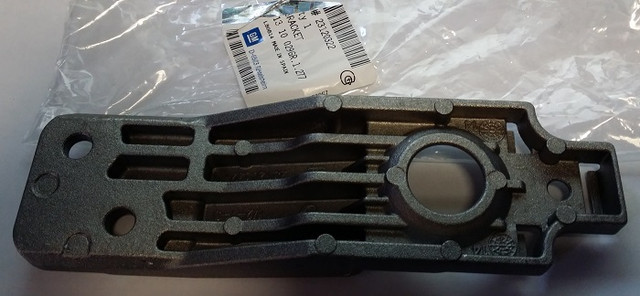 Купить Кронштейн радиатора нижний GM 23120324 OPEL Insignia & Buick ...