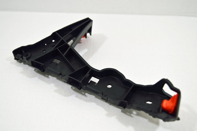 Направляющая переднего бампера правая (соединяет передний бампер с ...