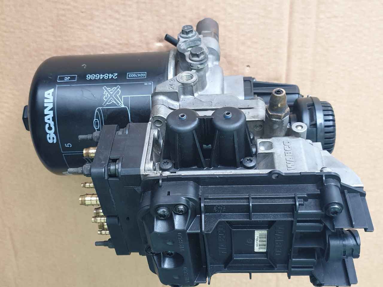 Осушитель воздуха Scania R, 2308777, 2153854, Wabco 9325100100, цена ...