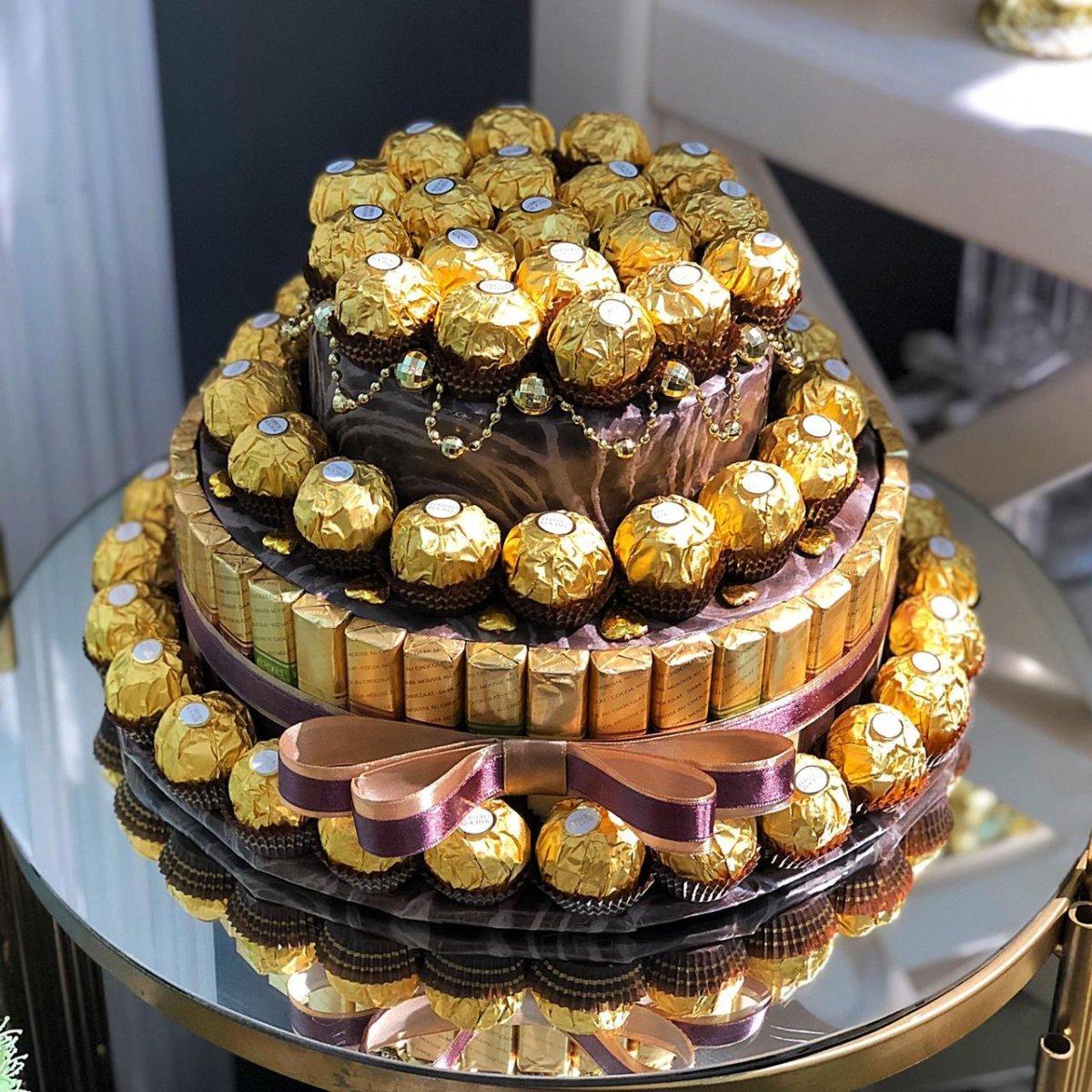 Купить Торт з цукерок Ferrero Rocher і шоколадок Merci солодкий ...