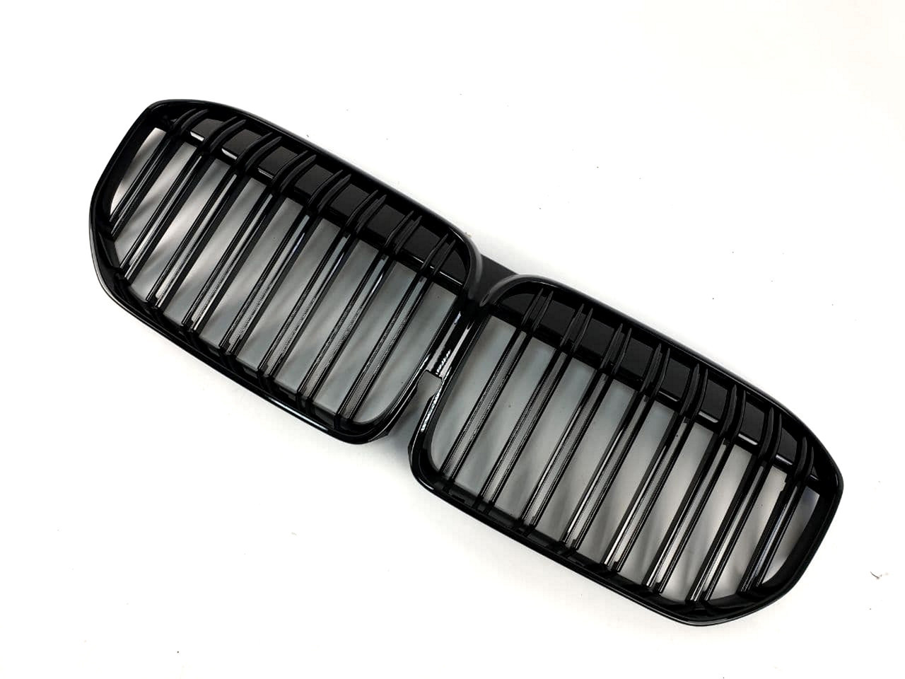 Ноздри на BMW 7 Series G11 / G12 2019-2022 года ( M-Look ) (ID ...