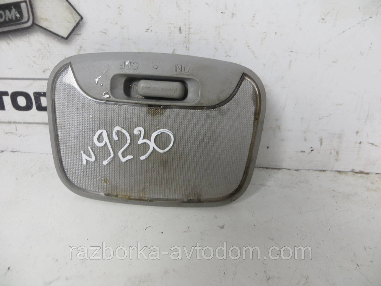 Ліхтар освітлення задніх місць салону Mitsubishi Pajero Sport 1 (1997 ...