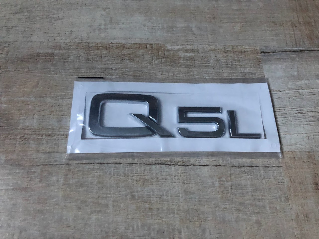 Шильдик Напис Багажника Ауді Ауди Audi Q5L, Q5L — Купить Недорого на Bigl.ua (1743122262)