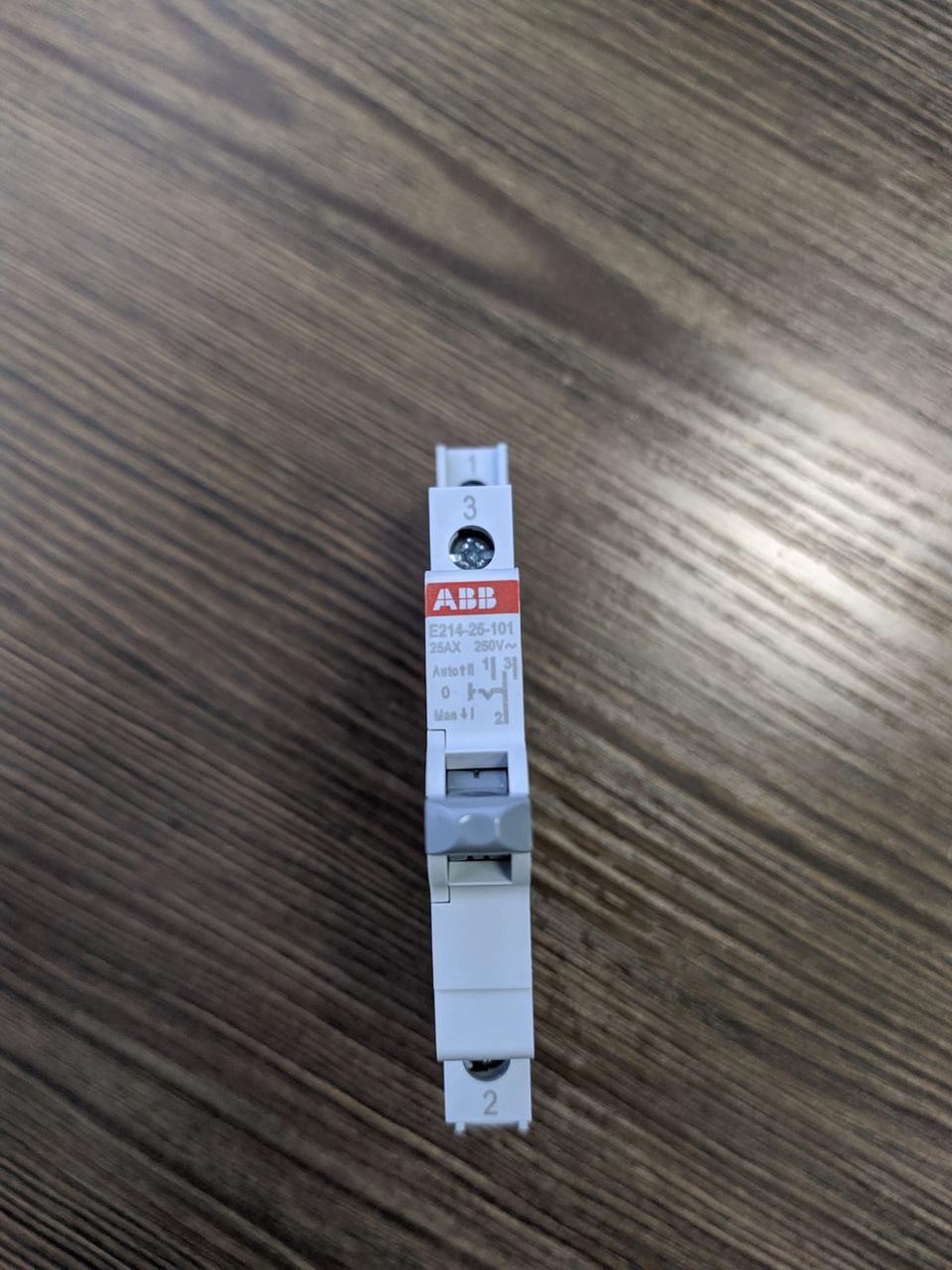 Купити Вимикач перекидний 1-фазний І-0-ІІ 25 А ABB, ціна 975 ₴ - Prom.ua (ID# 1744735653)