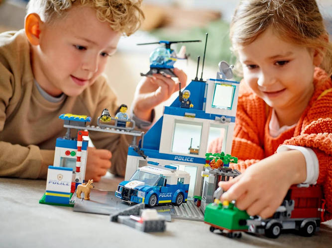 LEGO Конструктор City Поліцейська дільниця, цена 2399 грн — Prom.ua (ID ...