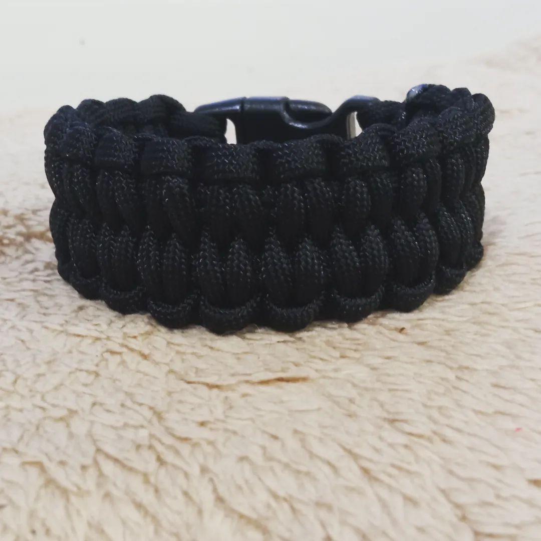 Тактический Браслет Из Паракорда. — Купить Недорого на Bigl.ua (1745996208)