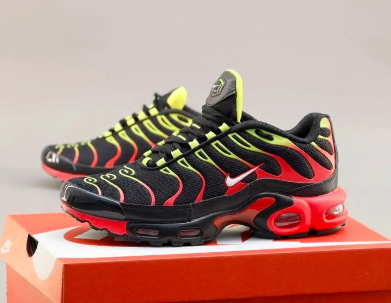 Кроссовки Мужские Nike Air Max TN Plus Черные с Красным, Найк Аир Макс ...