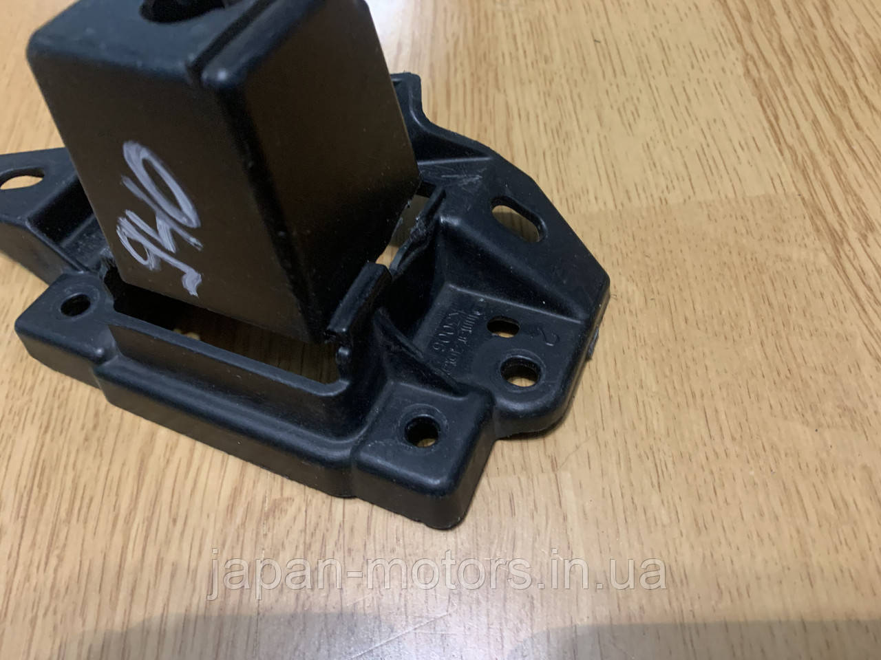 Кронштейн решетки радиатора левый Mazda 3 BN 2017-2019 Original б/у ...