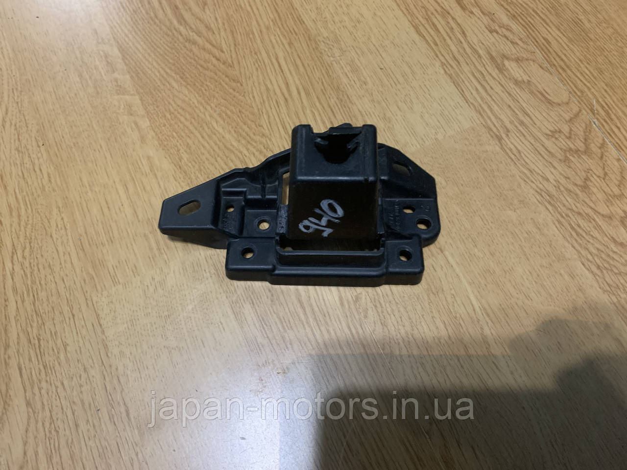 Кронштейн решетки радиатора левый Mazda 3 BN 2017-2019 Original б/у ...