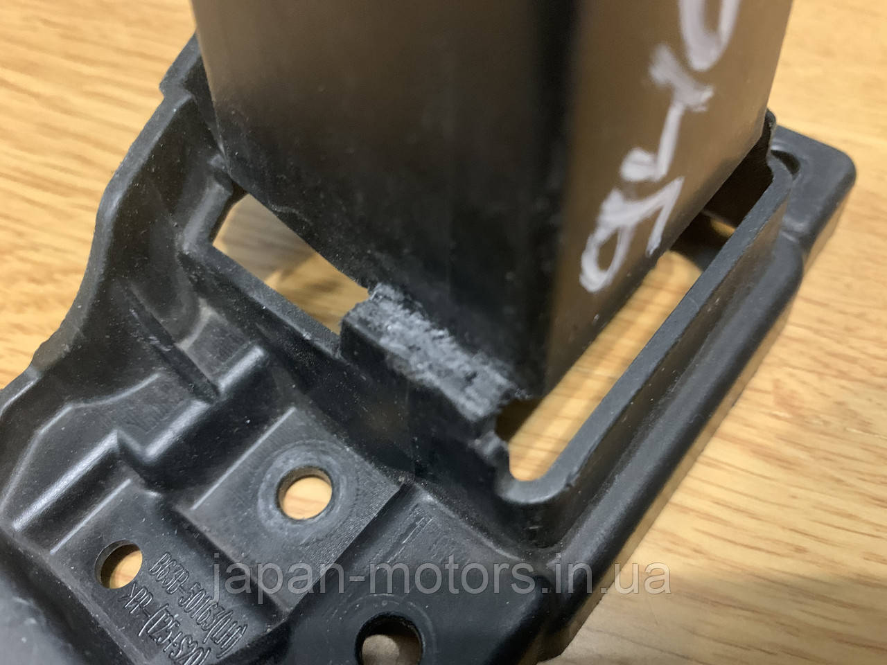 Кронштейн решетки радиатора левый Mazda 3 BN 2017-2019 Original б/у ...