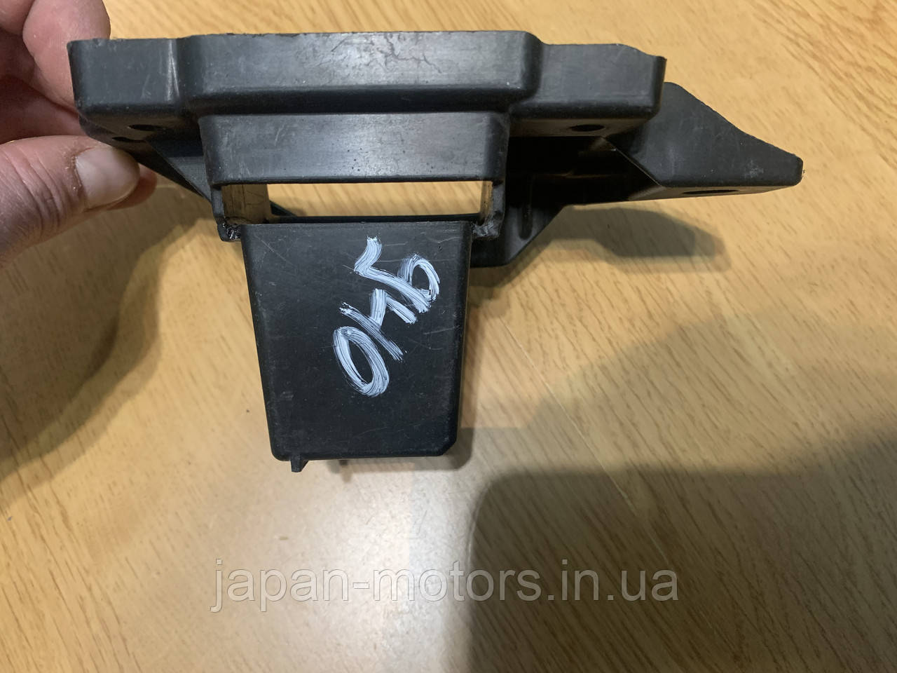 Кронштейн решетки радиатора левый Mazda 3 BN 2017-2019 Original б/у ...